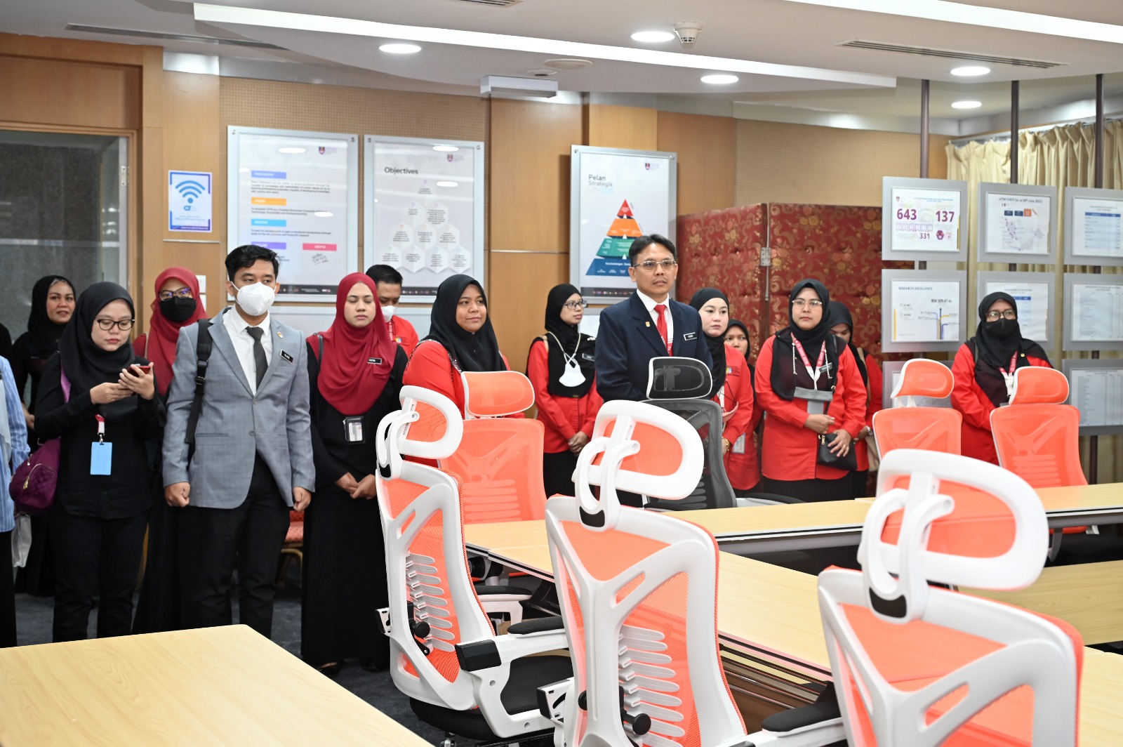 LAWATAN KERJA WARGA JKKKP KE COMMUNICATIONS DEPARTMENT UITM SHAH ALAM ...