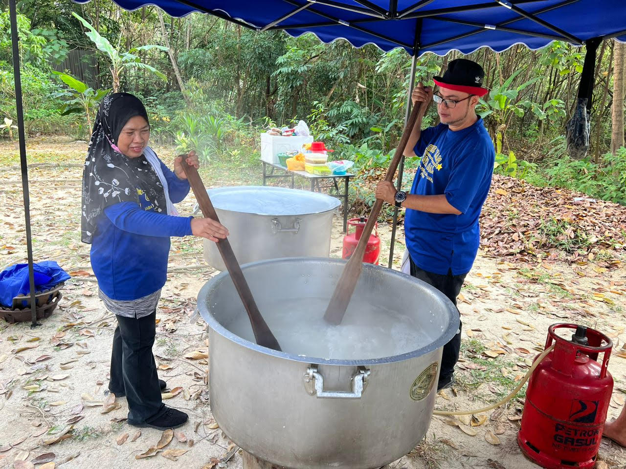 Program memasak dan mengedar bubur lambuk sempena Bulan Ramadan ...