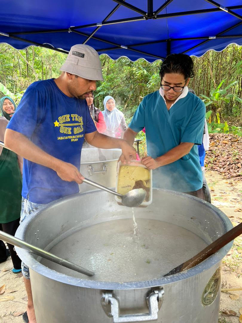 Program memasak dan mengedar bubur lambuk sempena Bulan Ramadan ...