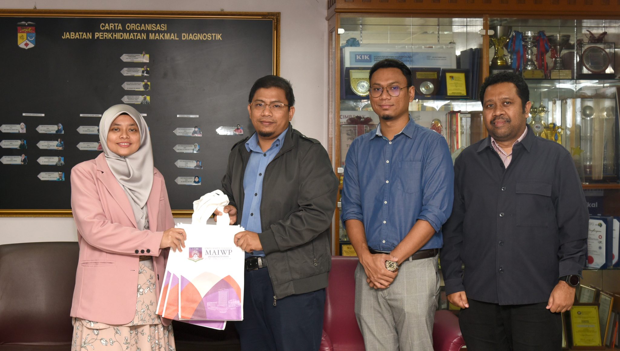 Lawatan : Akademik Jabatan Sains Perubatan, Kolej Universiti ...